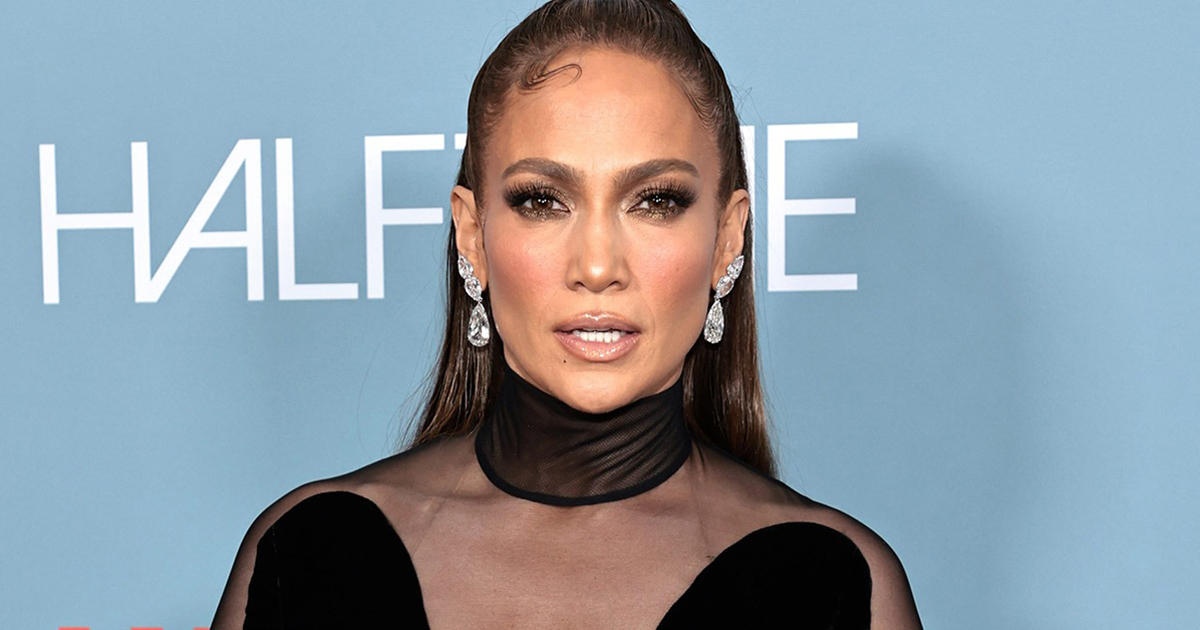 Steel Abs And Muscles. Lopez, 53, Shows Off Her Post-gym Shape - Justhappy